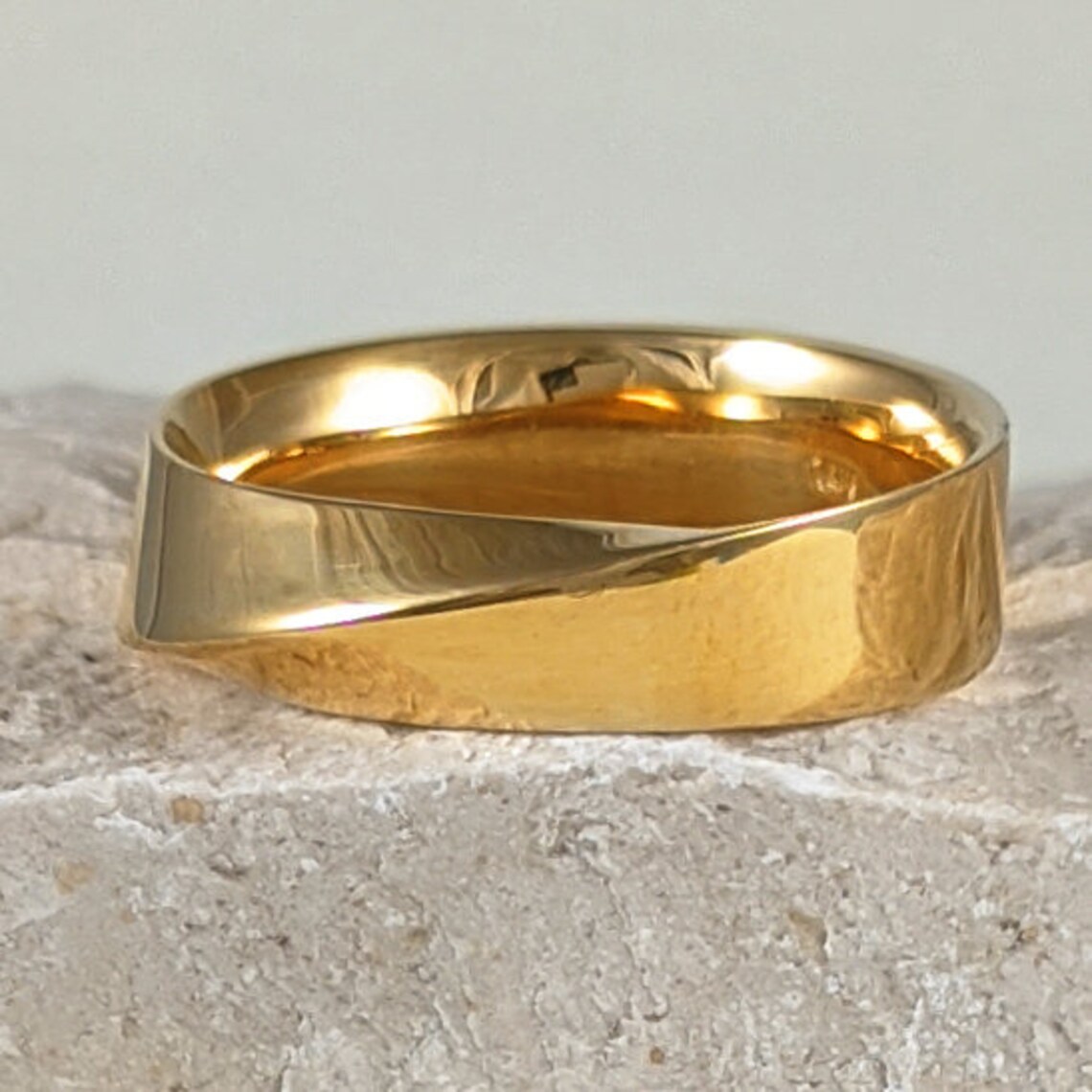 Men's Wedding Band, Mobius Men's Ring, Solid 14k Gold Men's Wedding ...