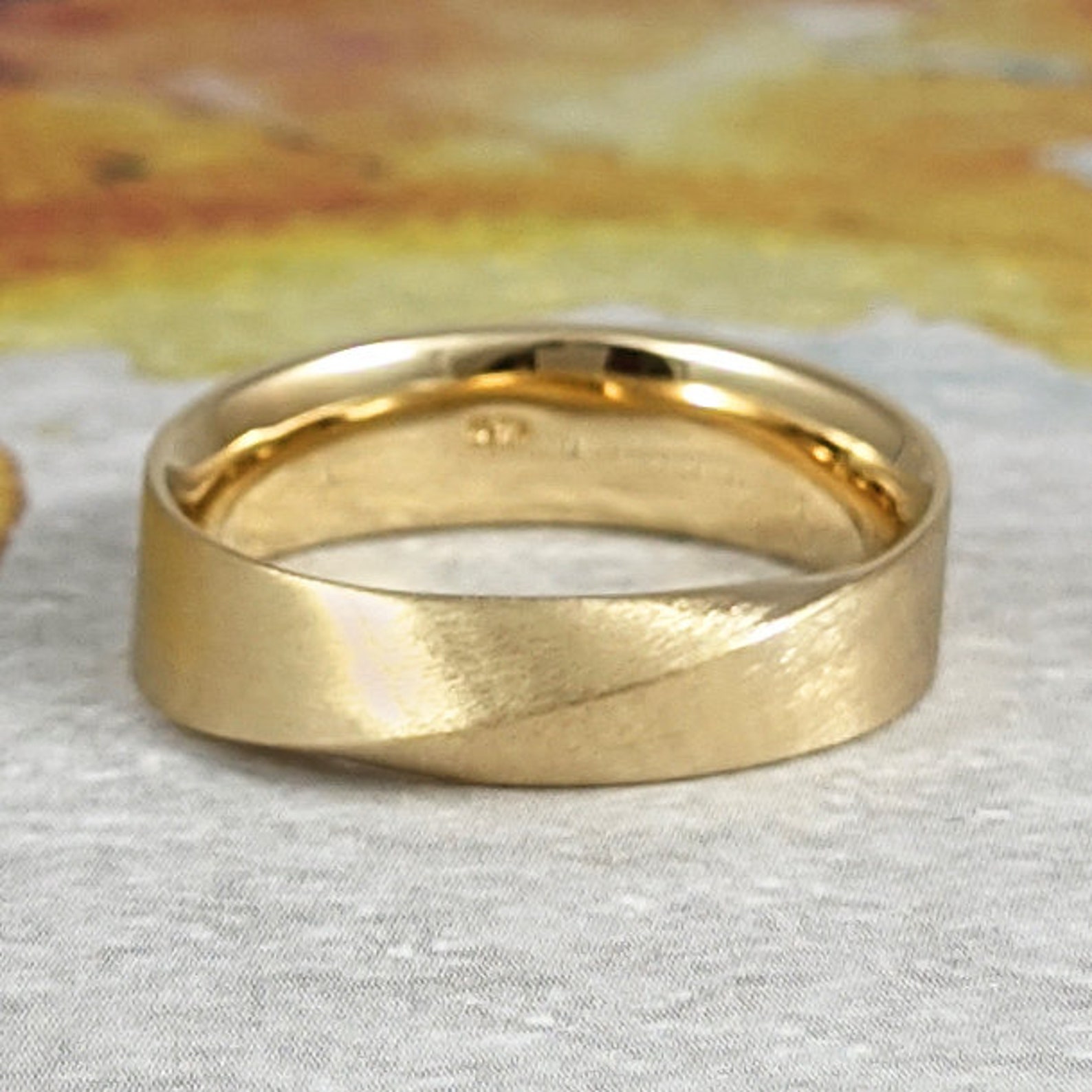 Men's Wedding Band, Mobius Men's Ring, Solid 14k Gold Men's Wedding ...