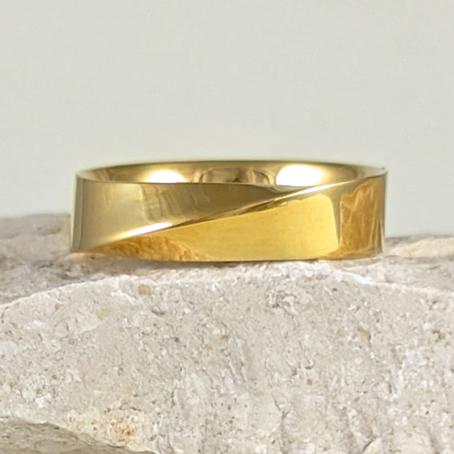 Men's Wedding Band, Mobius Men's Ring, Solid 14k Gold Men's Wedding ...
