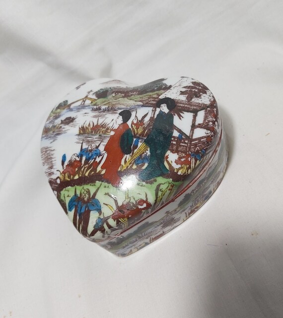 Vintage Japanese handpainted Porcelain trinket box L9… - Gem