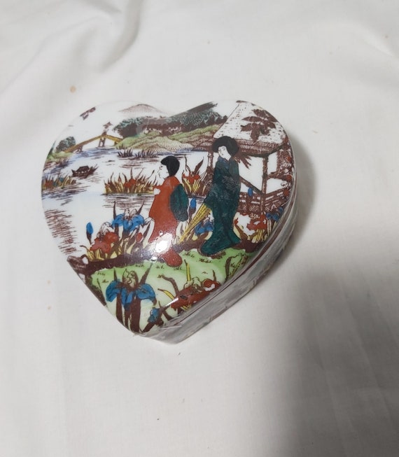 Vintage Japanese handpainted Porcelain trinket box L9… - Gem