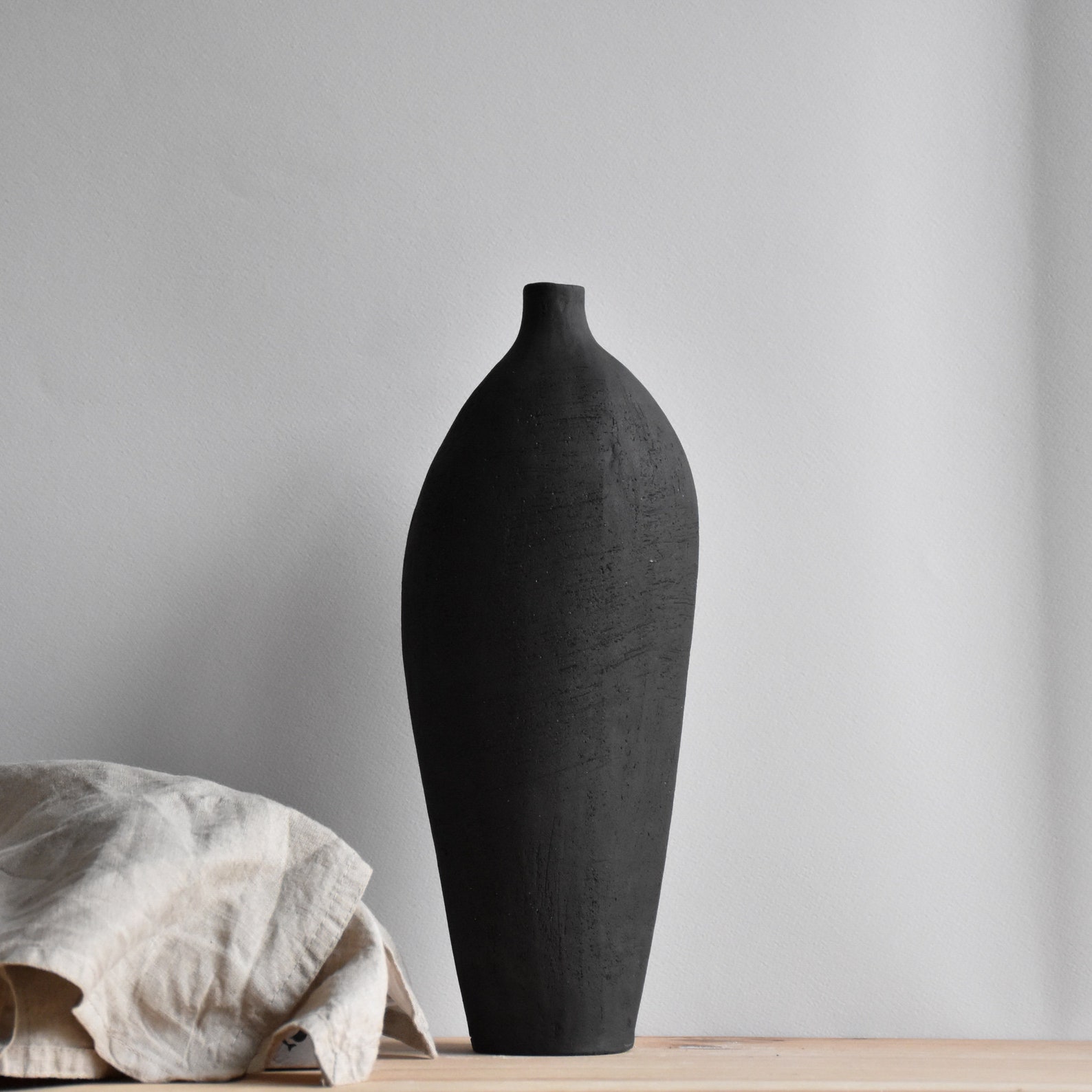 V-vase B2, Black Sculptural Vase, Minimalist Modern Ceramic Vase ...