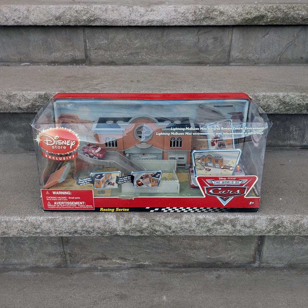 Disney Store the World of Cars Lighting Mcqueen Infrared Remote Control ...