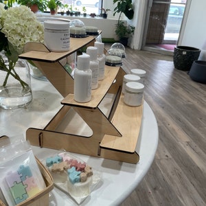 Retail Display Shelf | Display Shelf | Display Table | Retail Counter ...