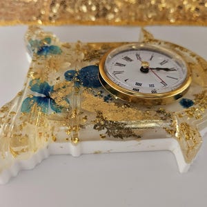 Handmade Resin Mantle Clock: Pressed Flower & Gold Flakes - Etsy