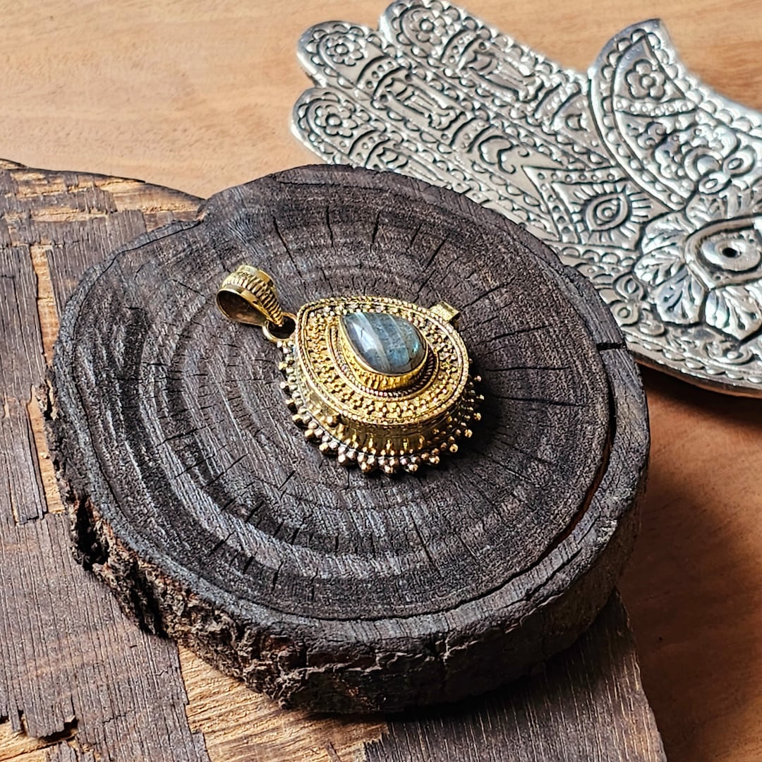 Labradorite Secret Box, Prayer Box, Ethnic Pendents, Amulet Pendent ...