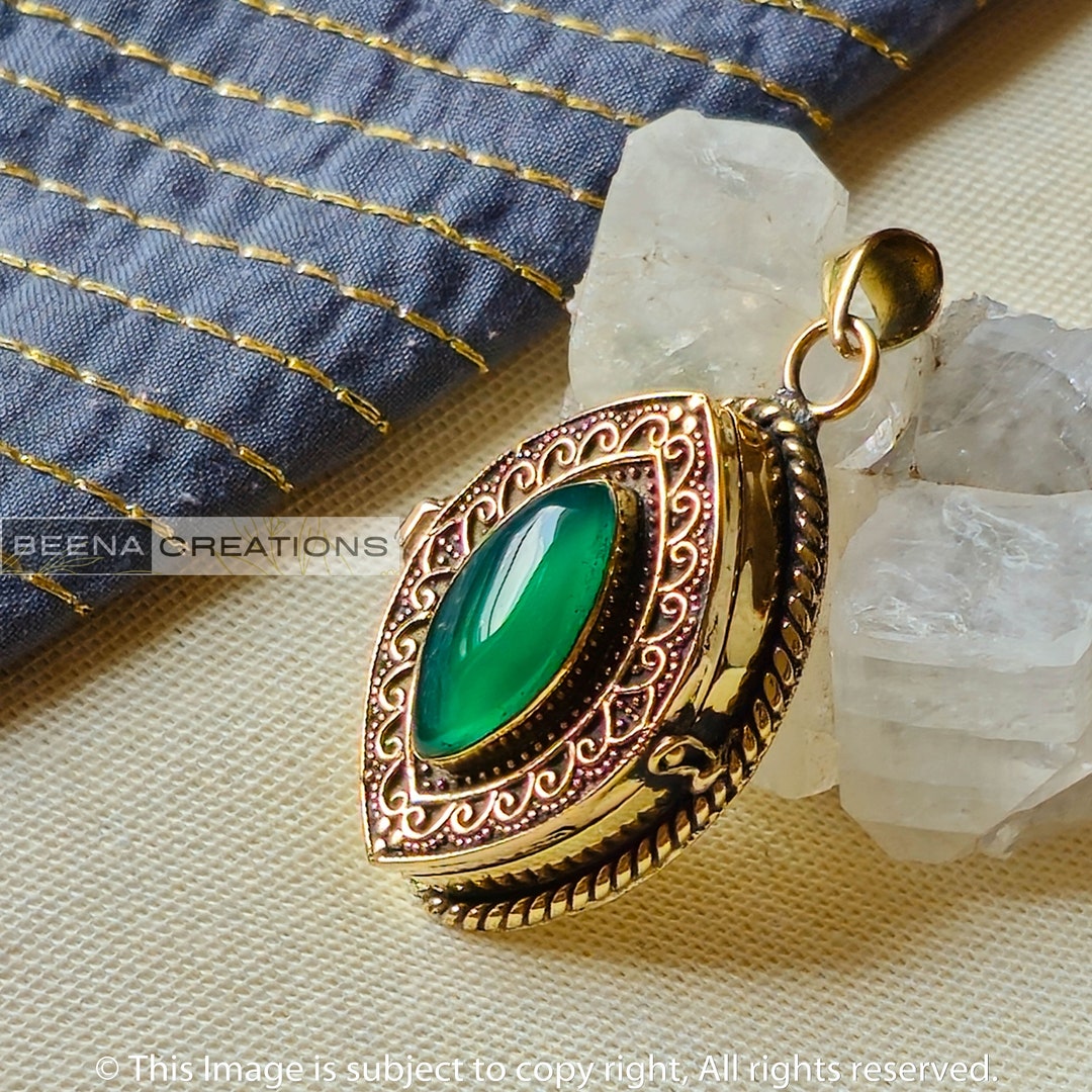Green Onyx Secret Box, Prayer Box, Ethnic Pendents, Amulet Pendent ...