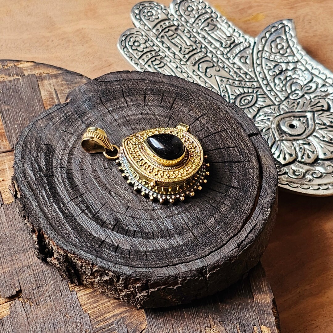 Black Onyx Secret Box, Prayer Box, Ethnic Pendents, Amulet Pendent ...