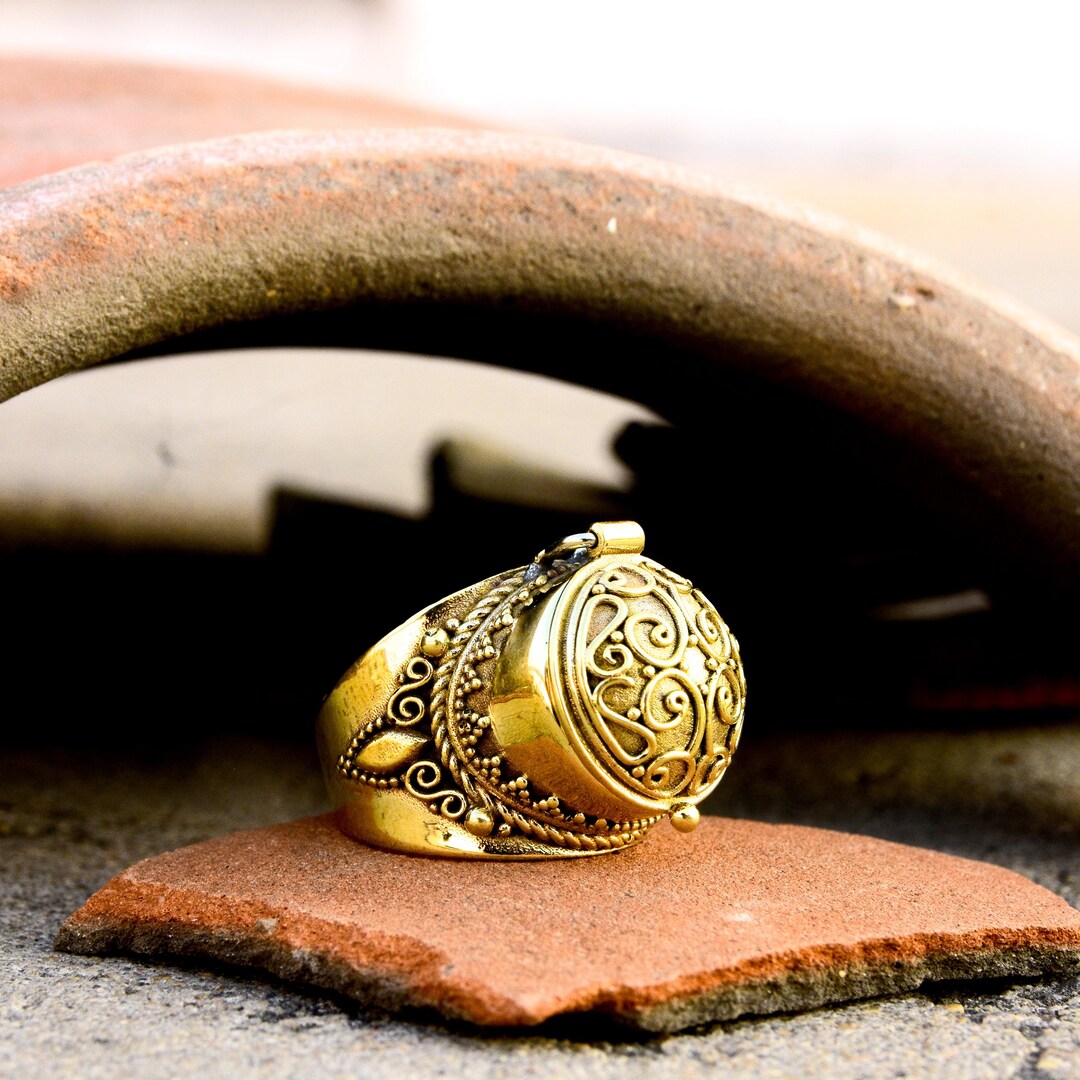 Brass Secret Compartment Ring: Vintage Keepsake Stash - Etsy