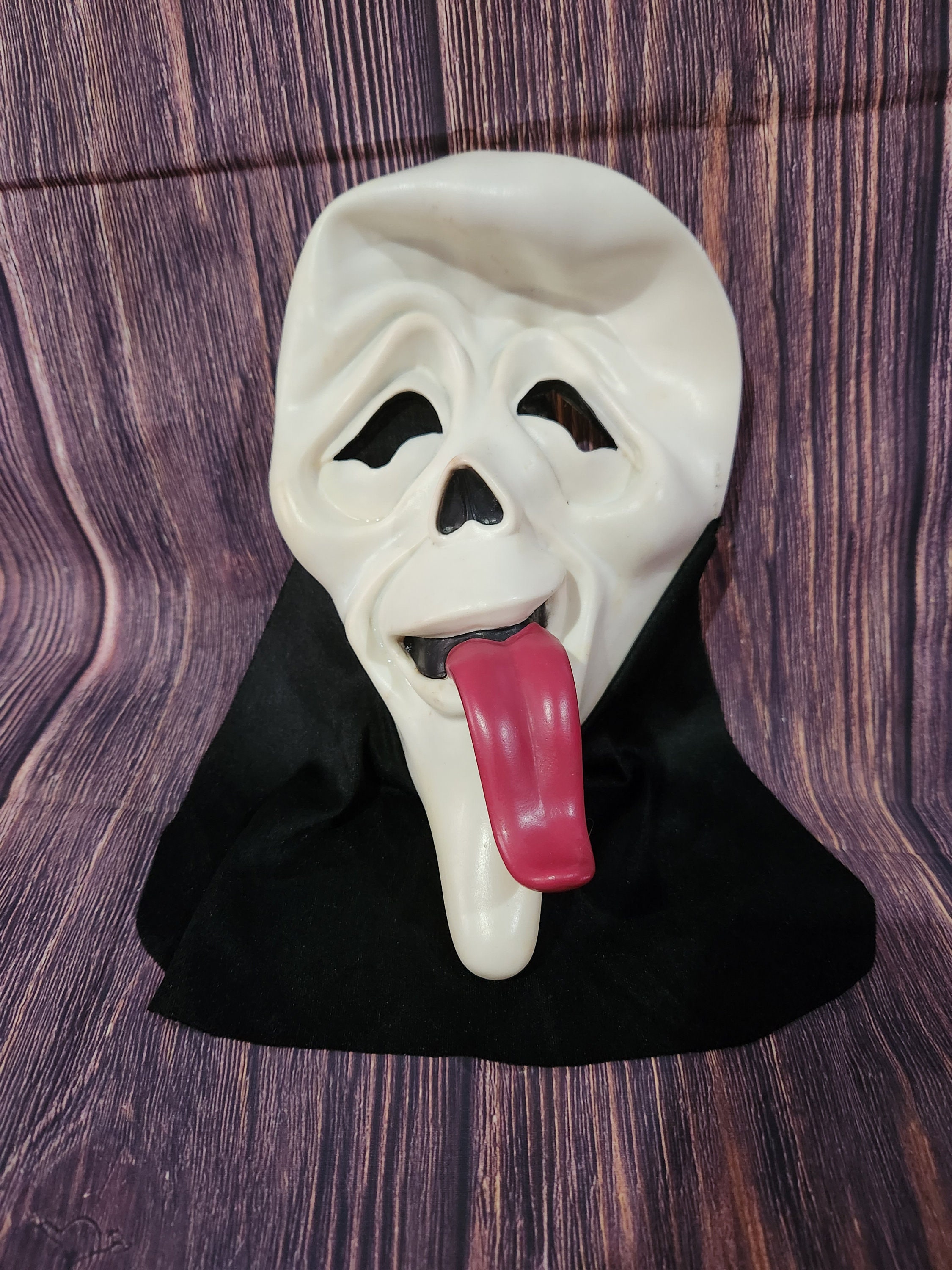 Scream Mask With Tongue