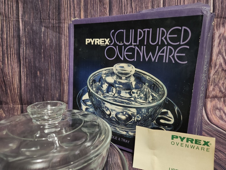 A Vintage Pyrex Sculptured Ovenware 1 1/2 QT Covered - Etsy