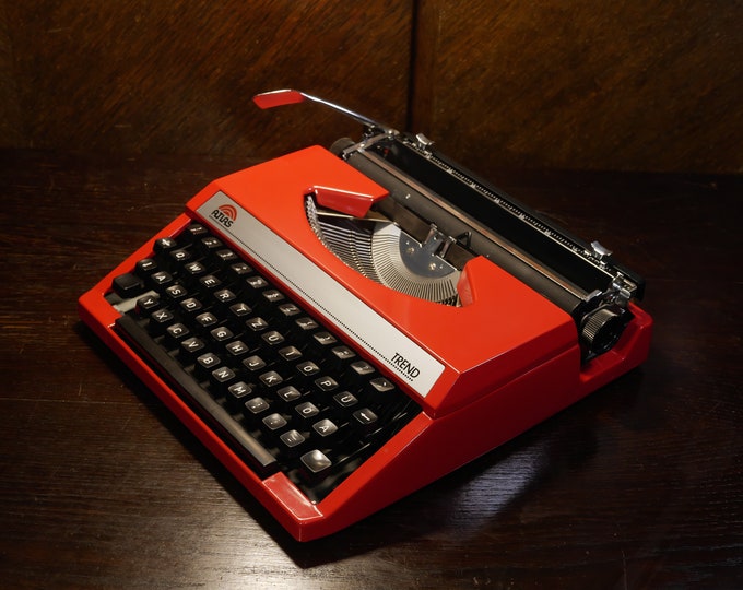 Japanese Vintage Portable Typewriter ATLAS, Classic Typewriter ...