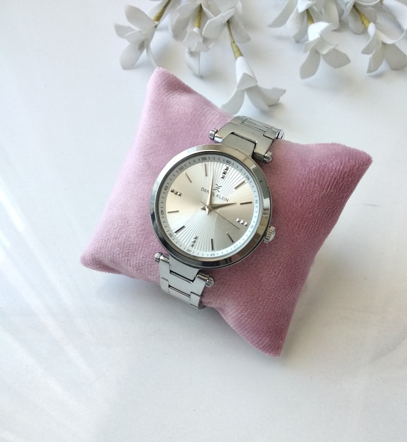 Pink Velvet Watch Pillow, Watch Box Pillows, Bracelets Pillow, Custom ...