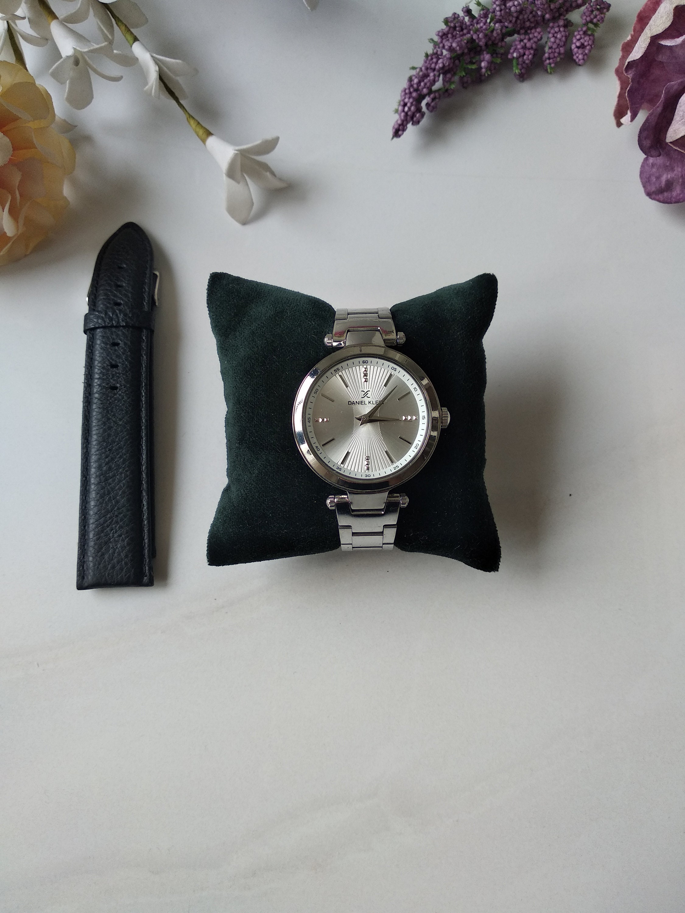 Soft Velvet Watch Pillows for Bracelet, Accessories and Watch Holder ...