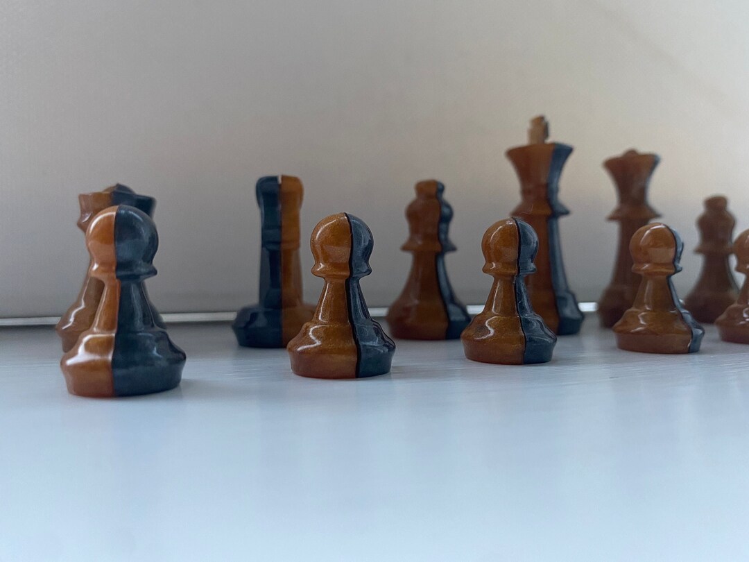 32 Piece Resin Chess Set - Etsy