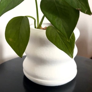 Bubble Wave Plant Pot With Drainage in White, Black, Olive Green, Blue ...