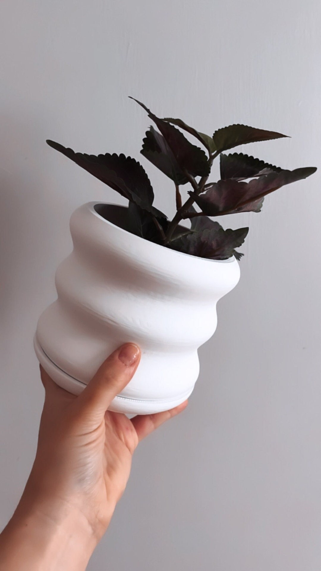 Bubble Wave Plant Pot With Drainage in White, Black, Olive Green, Blue ...