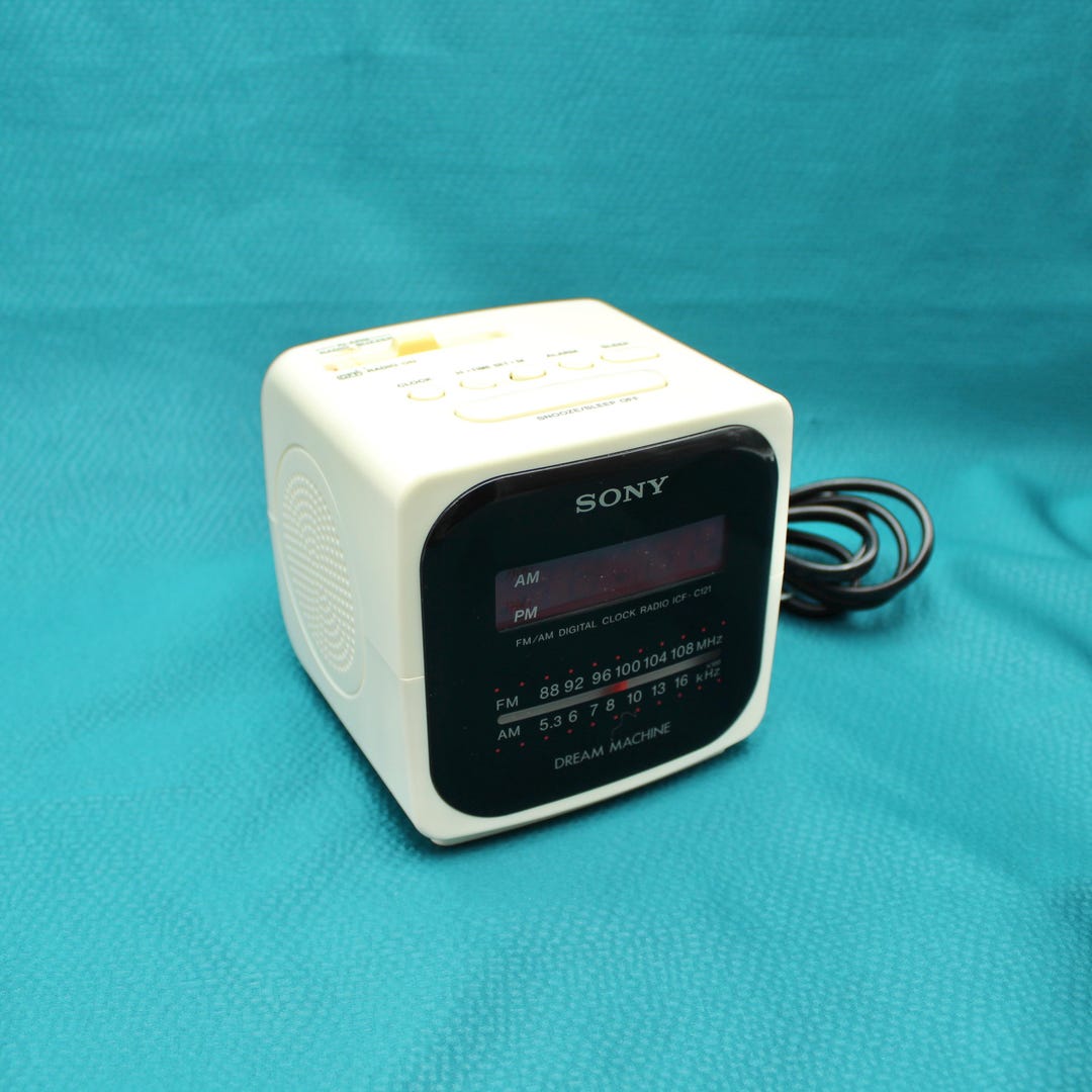 White Sony Dream Machine Alarm Clock - Vintage, AM/FM Radio, White ...