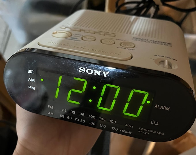 White Sony Dream Machine Alarm Clock - Vintage, AM/FM Radio, Green ...