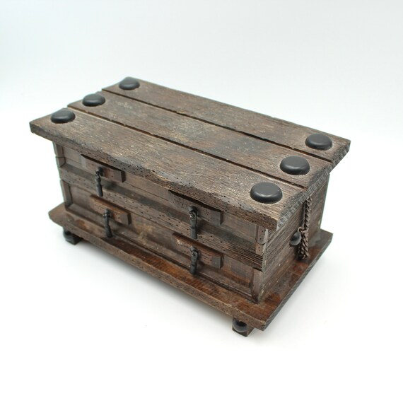 MUSICAL vintage rustic wooden jewelry box - wood, red… - Gem