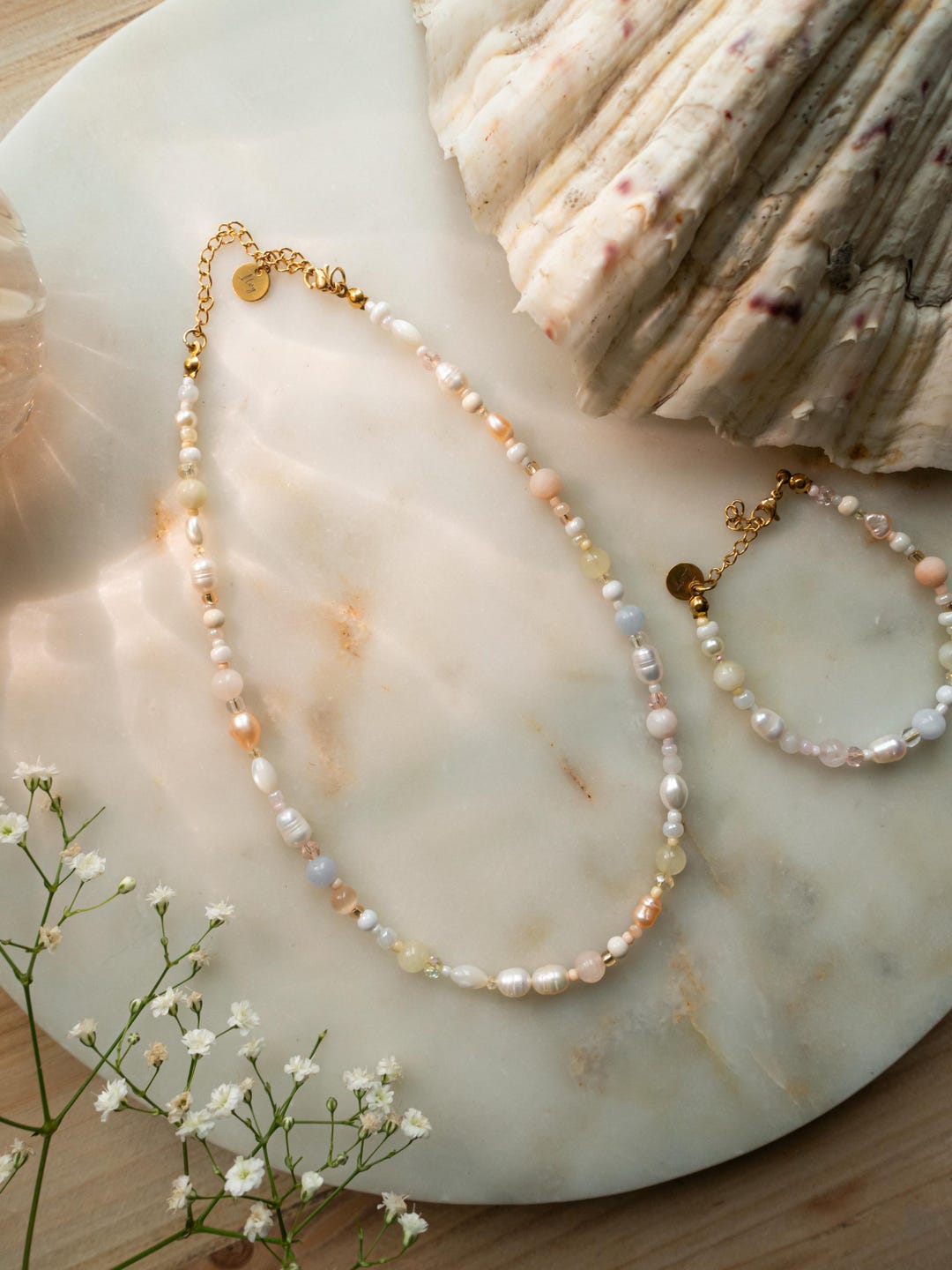 Ilvy | handgemachte Perlenkette, Armband "Anisa" in Pastellfarben mit ...