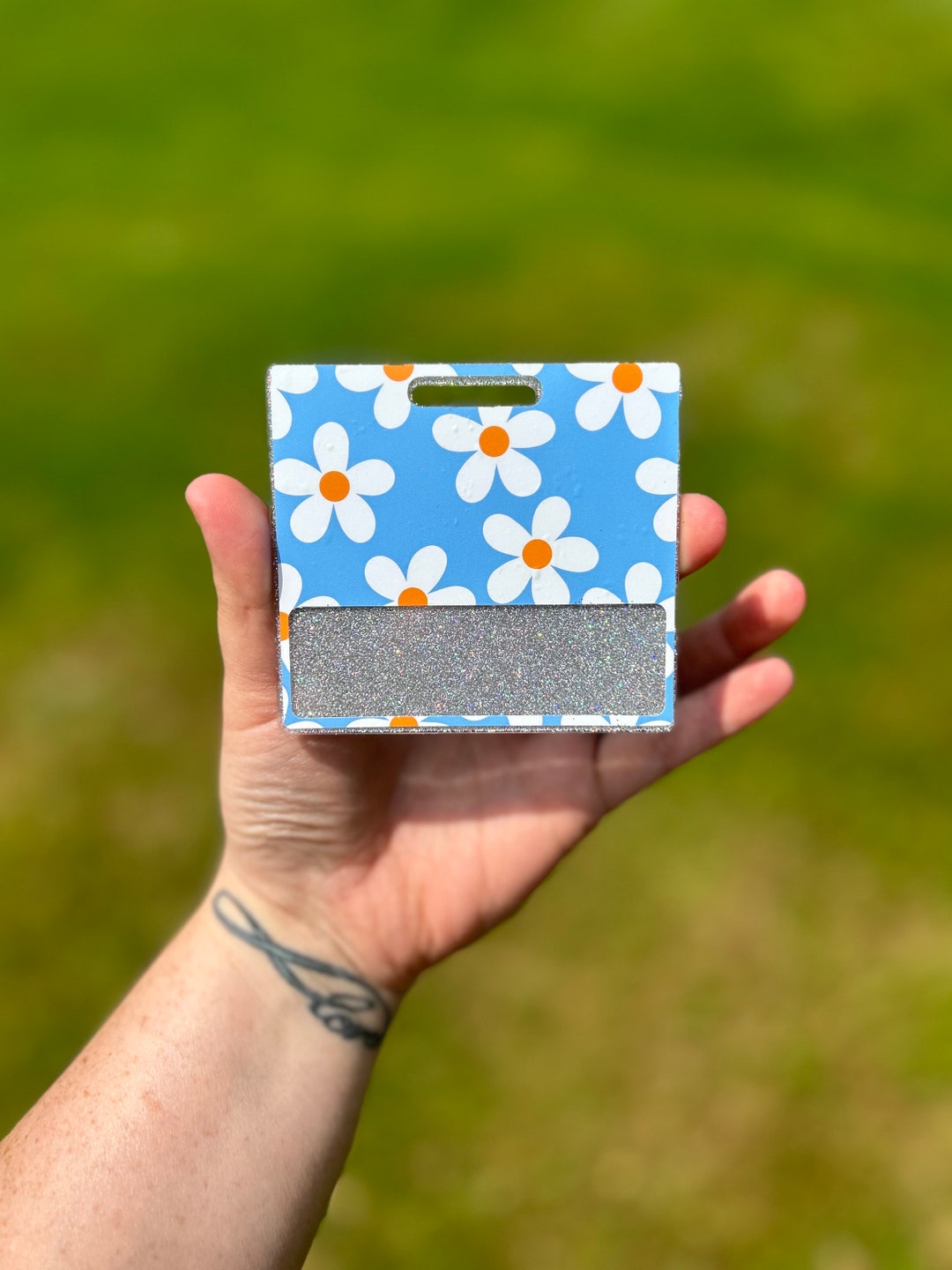 Daisy Badge Buddy , Customizable Badge Buddy, Vertical Badge Buddy ...