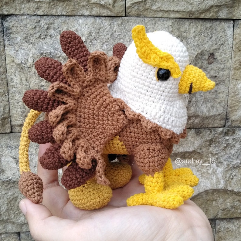 Gold the Griffin Crochet Pattern - Etsy