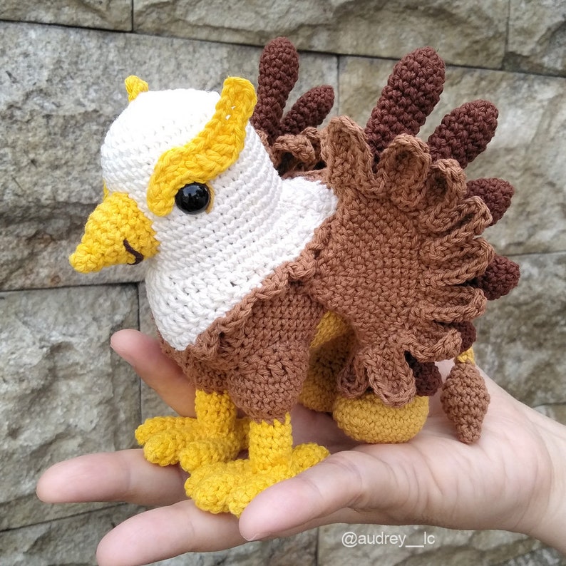 Gold the Griffin Crochet Pattern - Etsy