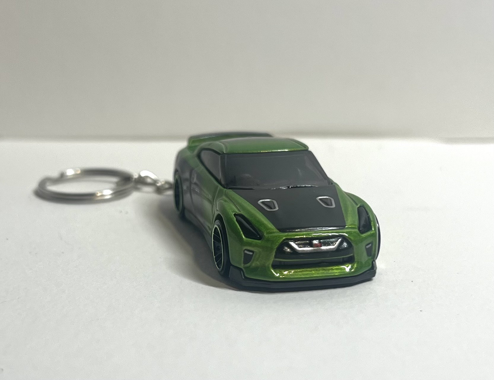 Hot Wheels ‘17 Nissan GT-R Guaczilla Keychain - Etsy