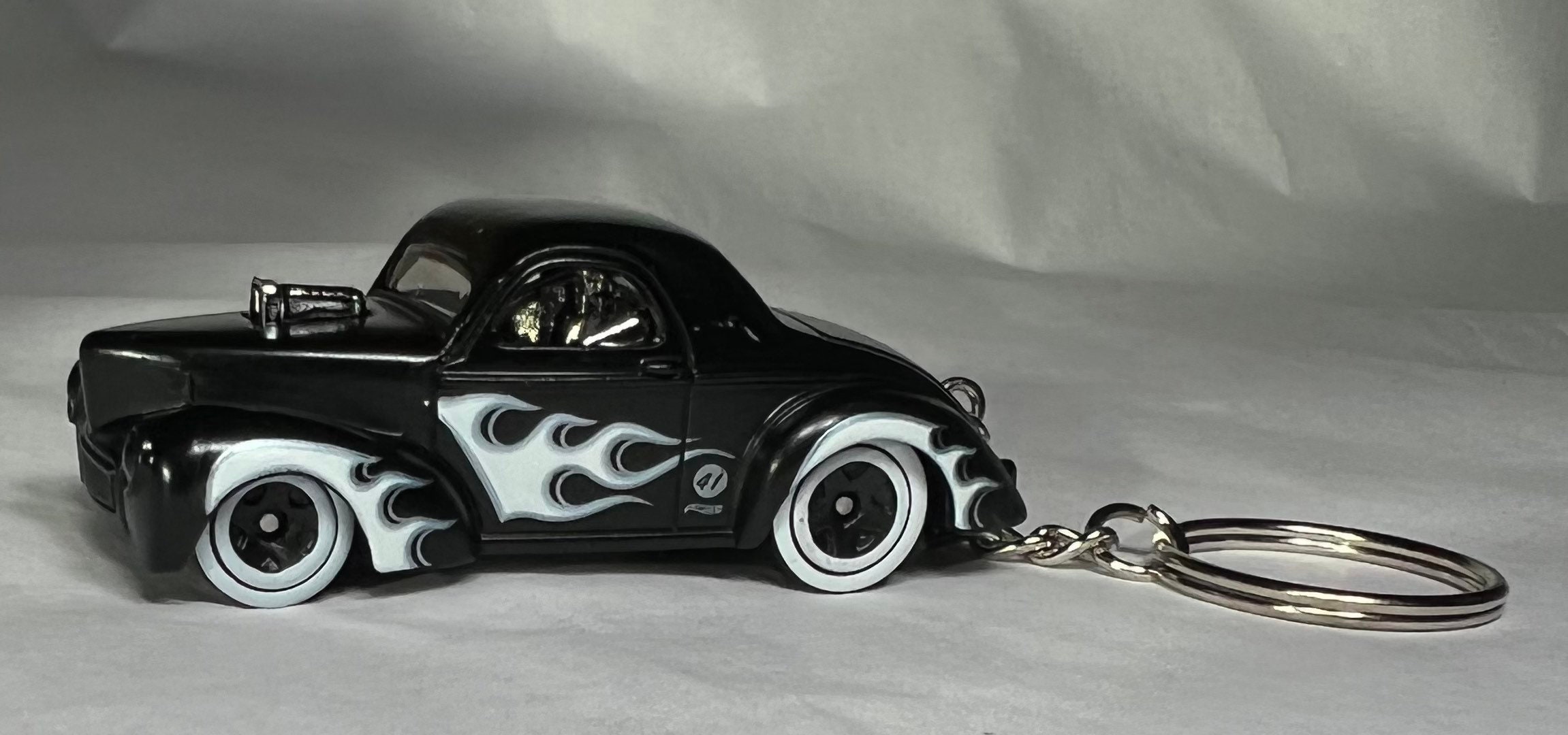Hot Wheels ‘41 Willys W Flames Keychain - Etsy