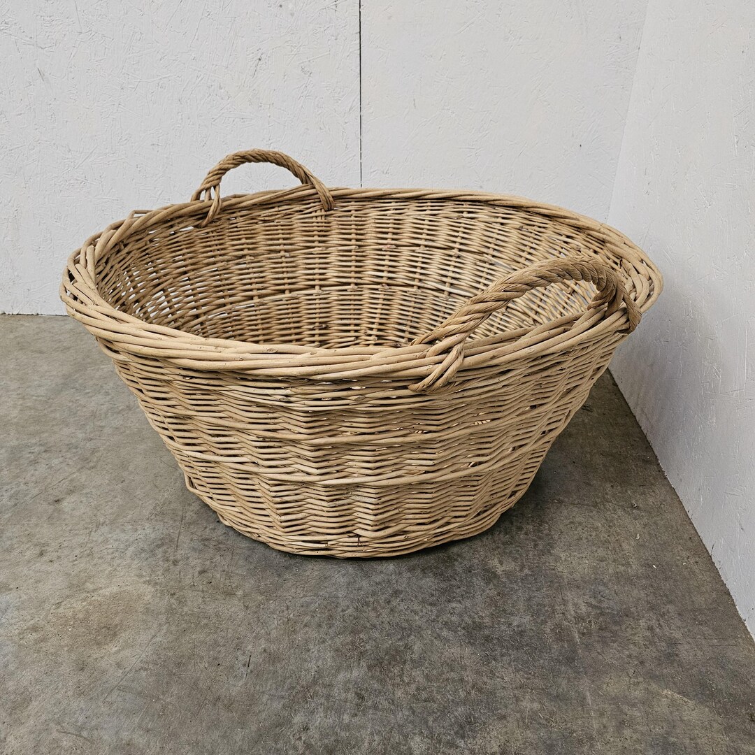 Large Vintage Round Wicker Basket - Etsy