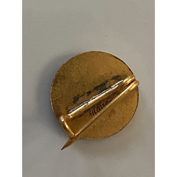 Vintage ACHIEVEMENT WURLITZER Jukebox gold pin Rare! - Gem