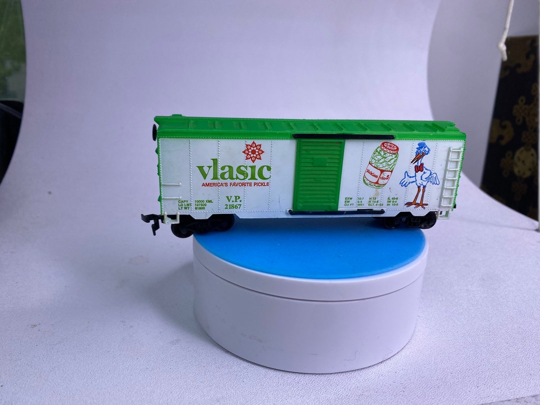 Classic Pickle Train Car - Lifelife HO Model Train - Good Condition ...