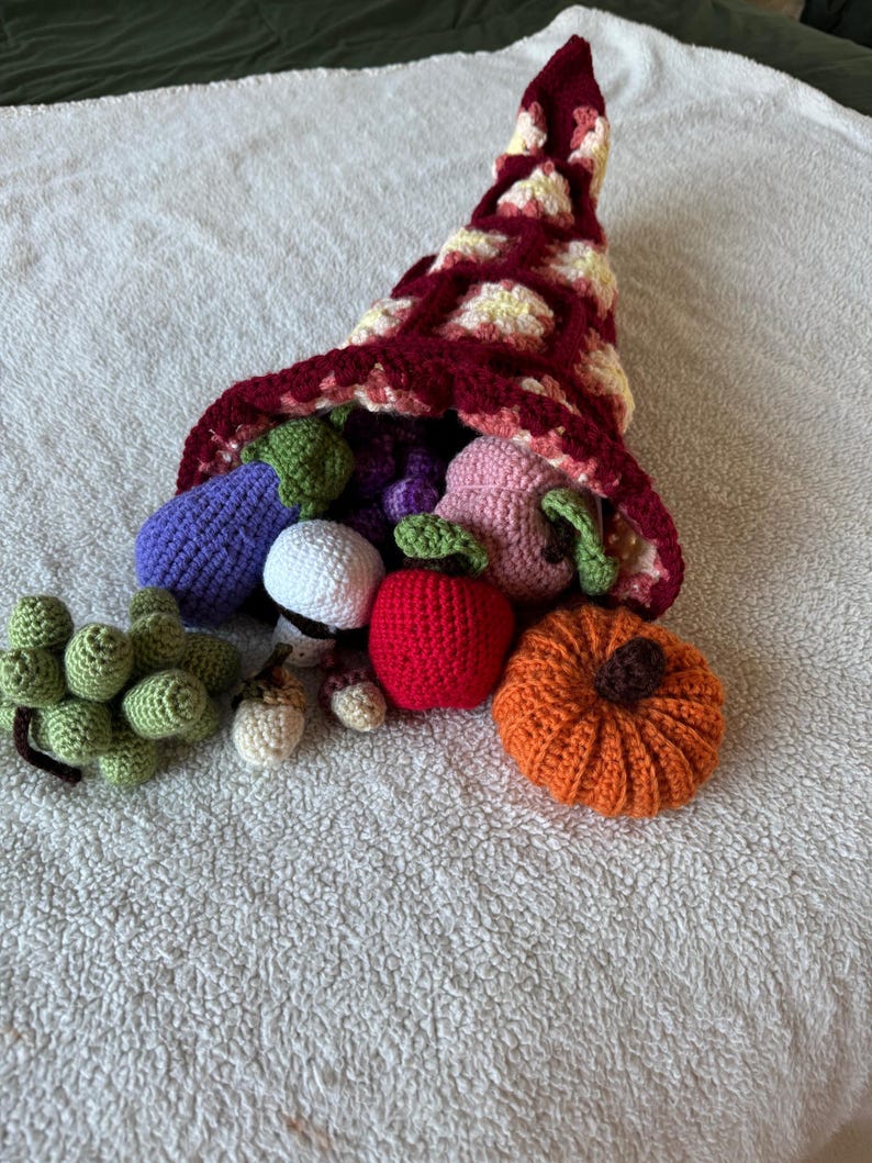 Crochet Pattern Cornucopia of Granny Squares Thanksgiving Table Decor ...