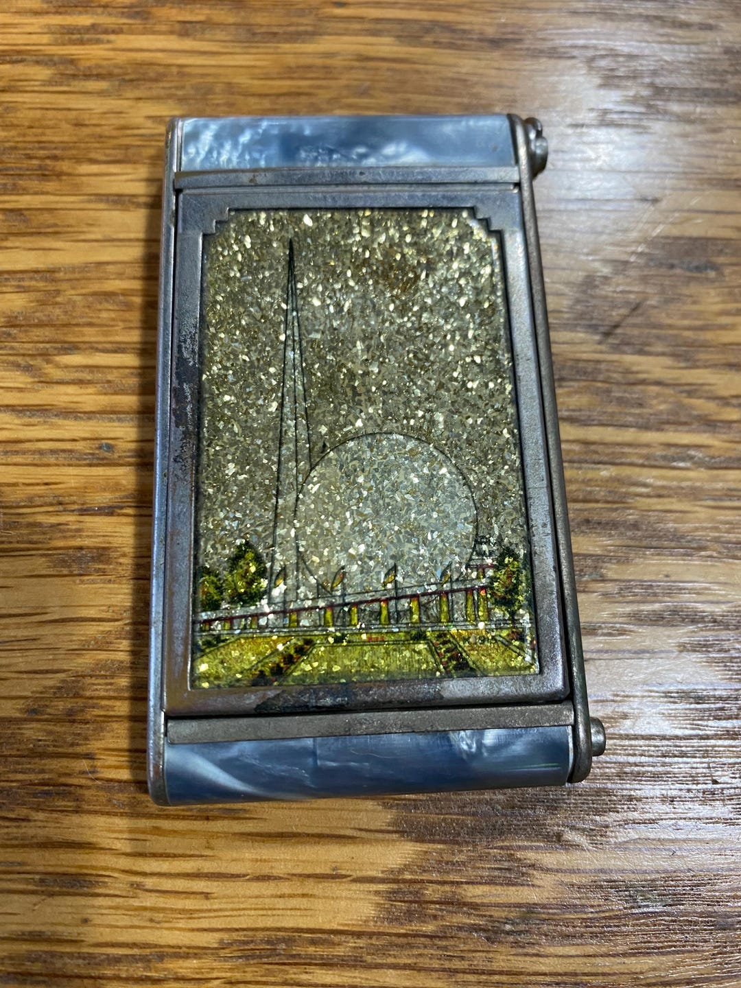 New York Worlds Fair 1939 Girey Camera Compact Trylon & Perisphere Logo ...