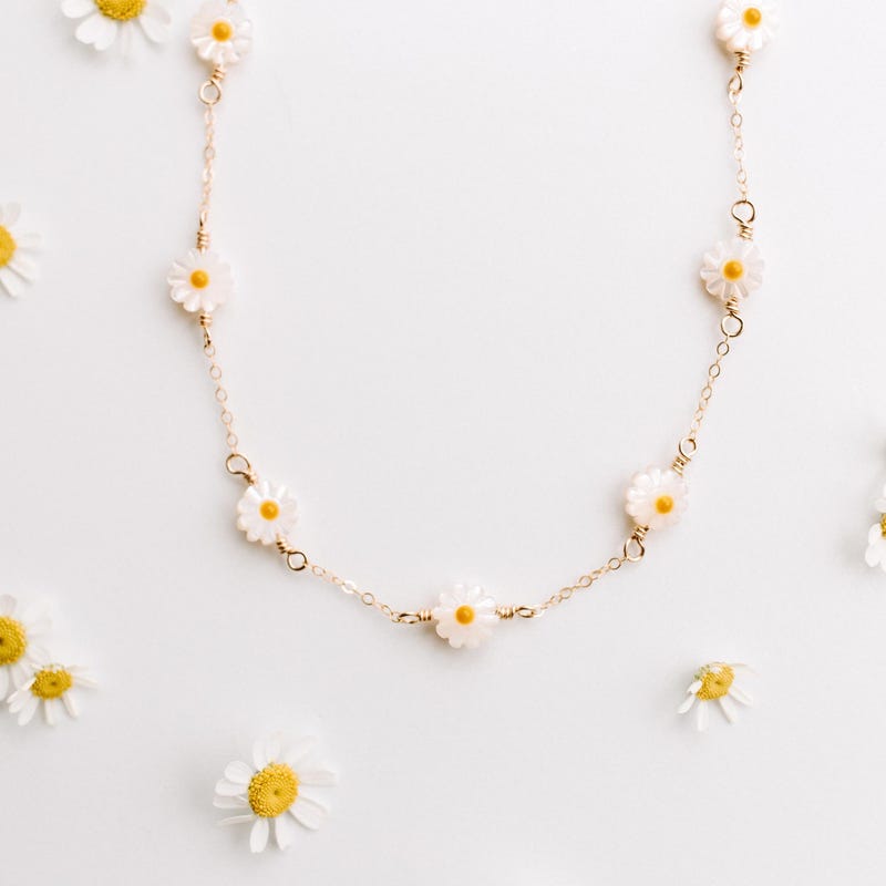 Daisy Necklace - Etsy