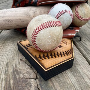 Homerun Ball Display Base / Custom Engravedb Asebal/softball Homerun ...