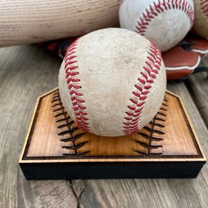 Homerun Ball Display Base / Custom Engravedb Asebal/softball Homerun ...