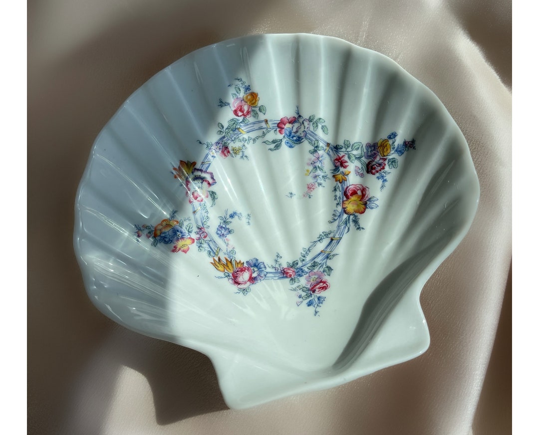 Vintage French Limoges Porcelain Shell-shaped Jewelry Dish With Painted ...