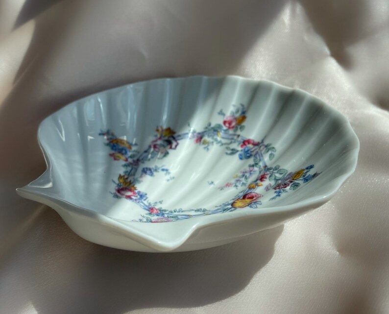 Vintage French Limoges Porcelain Shell-shaped Jewelry Dish With Painted Floral Pattern Display ...