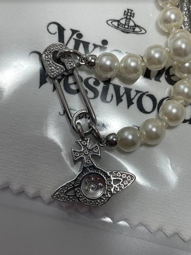 In Box Vivienne Westwood Silver Lucrece Pearl Pin Necklace In Box Vivienne Westwood Silver Lucrece Pearl Pin Necklace