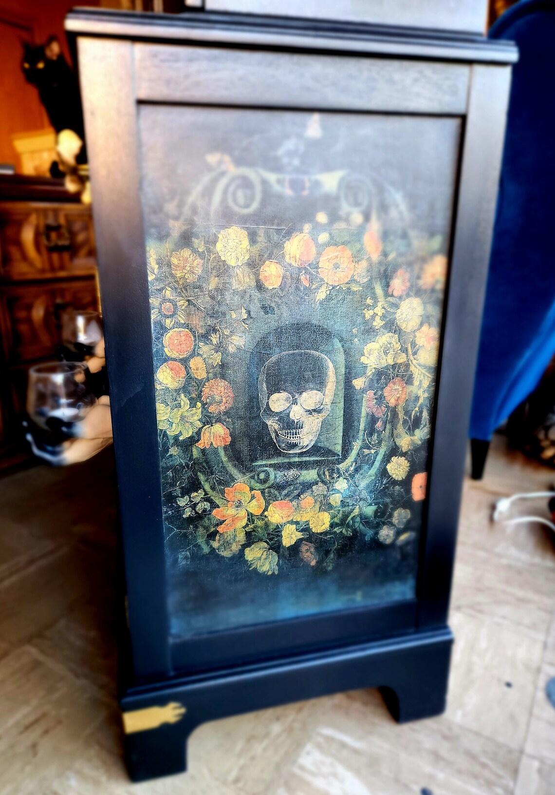 Soldexample of Workdo NOT Buy Cabinet of Curiosities / Gothic Cabinet ...
