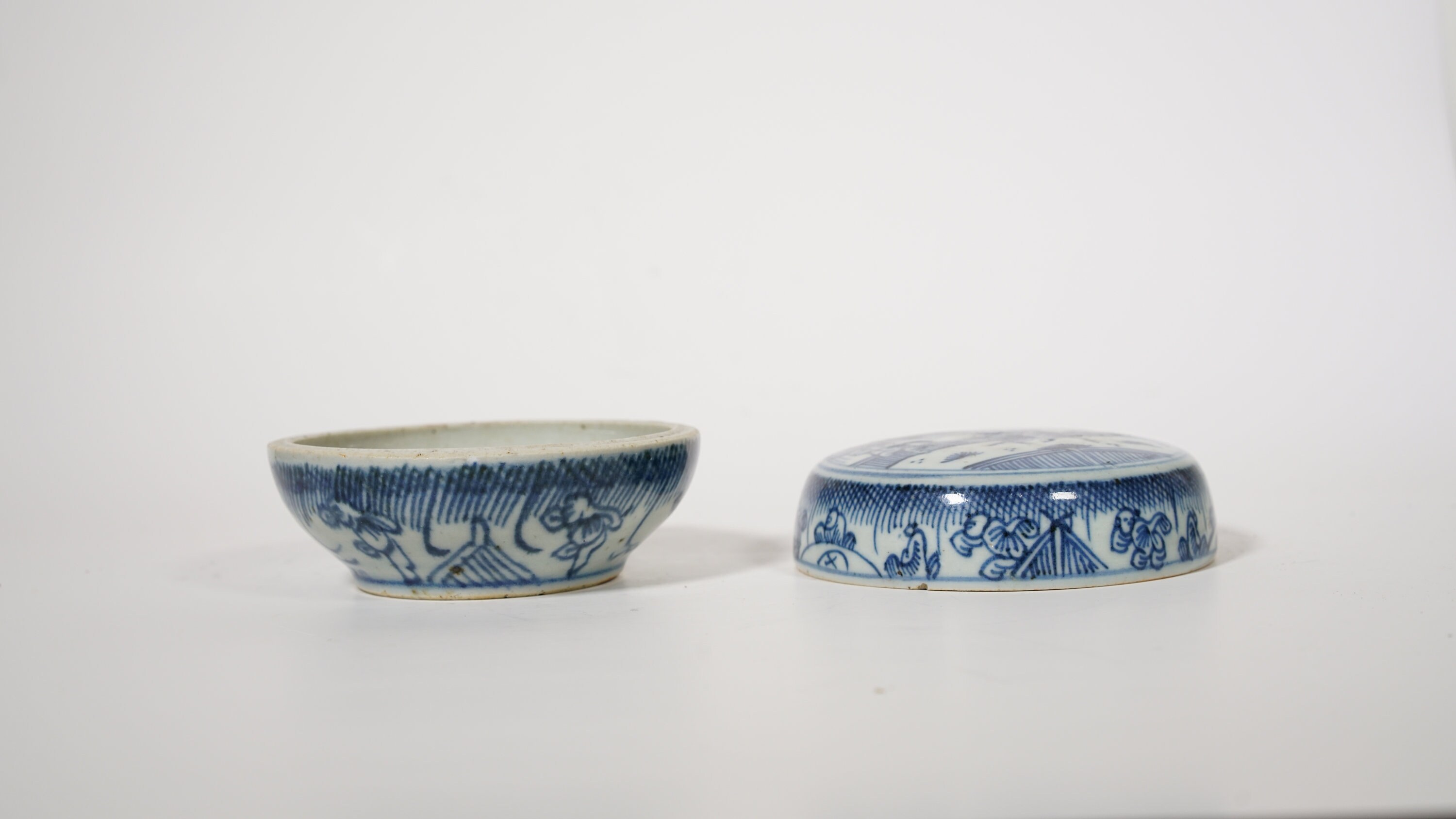 Antique Blue and White Chinese Porcelain Round Box Jiaqing Period Qing ...