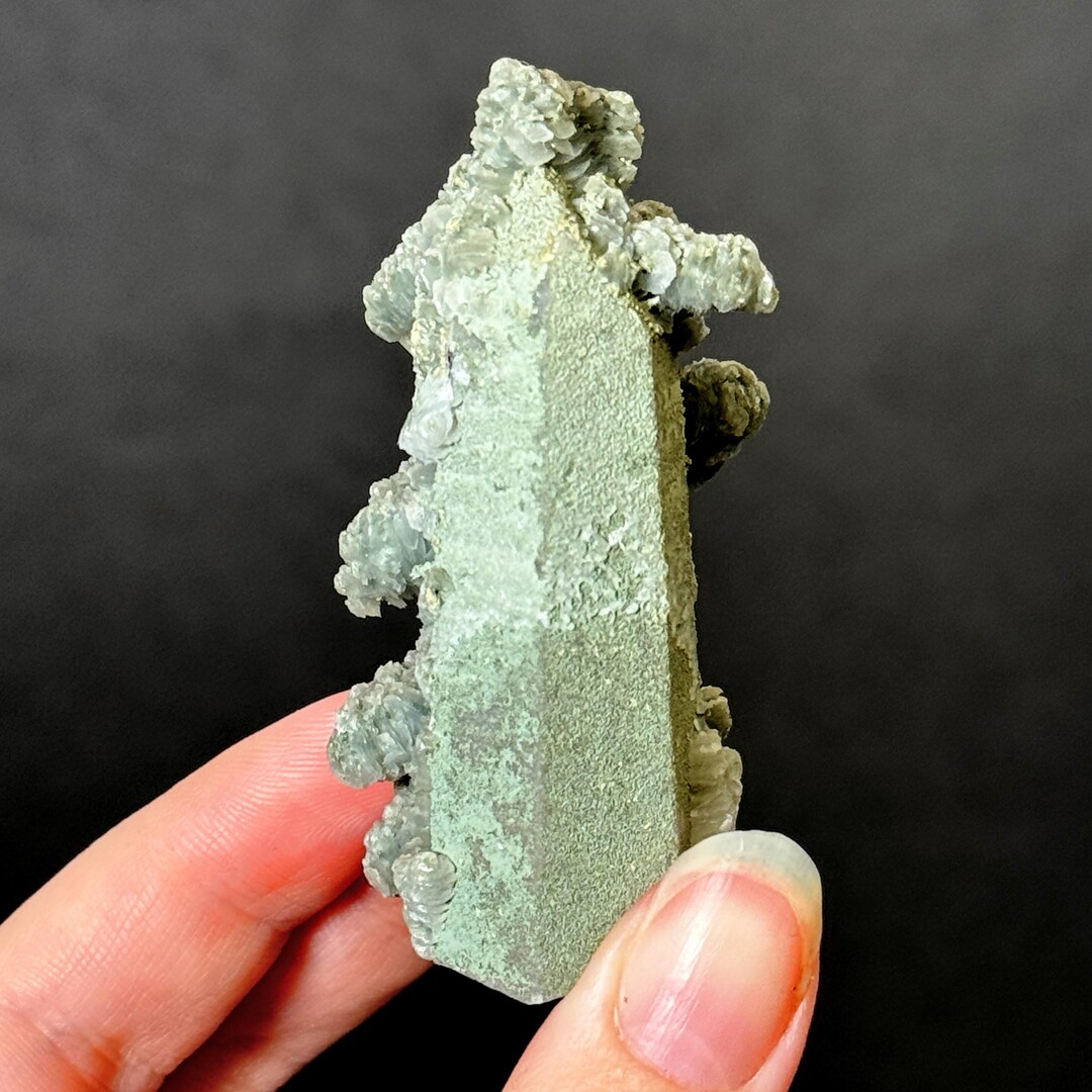 Matcha Quartz Specimen W Chlorite and Fluorescent Calcite From Inner ...