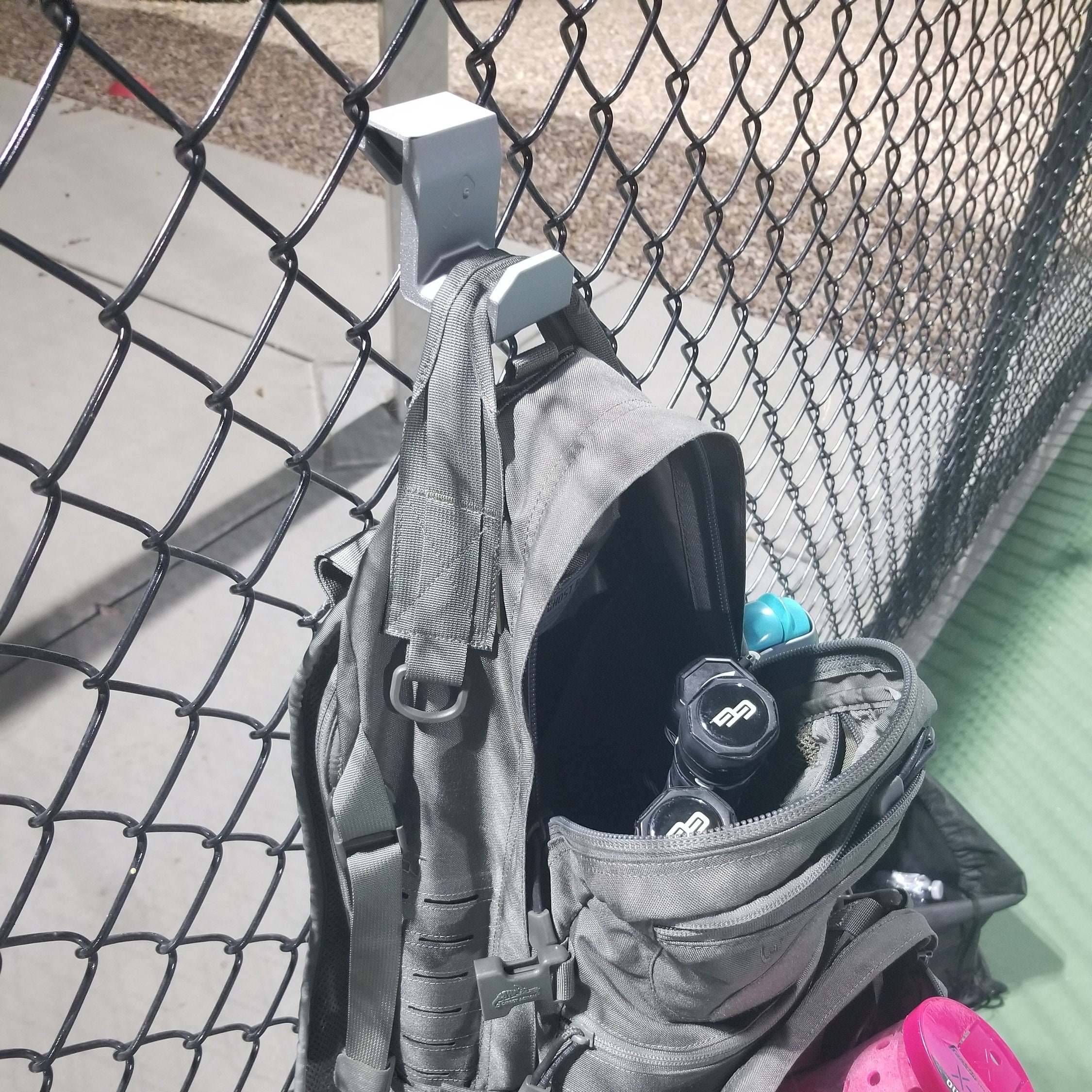Fencemate - Bag Hook for Chain Link Fence - Pickleball Hook - Tennis ...
