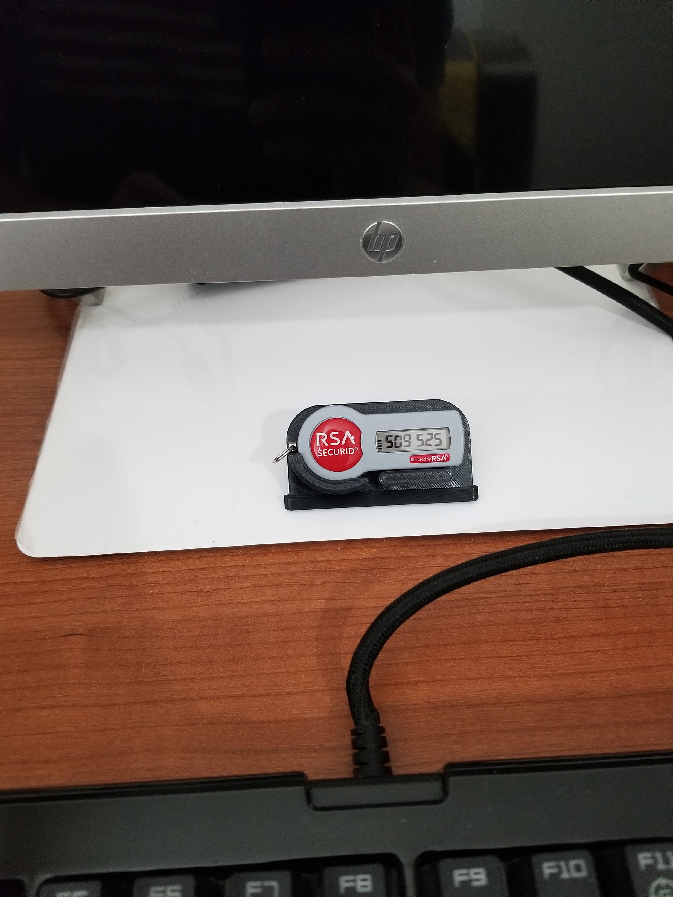 Desktop RSA Holder: Low Profile Token Holder Keep Your Workspace Neat ...