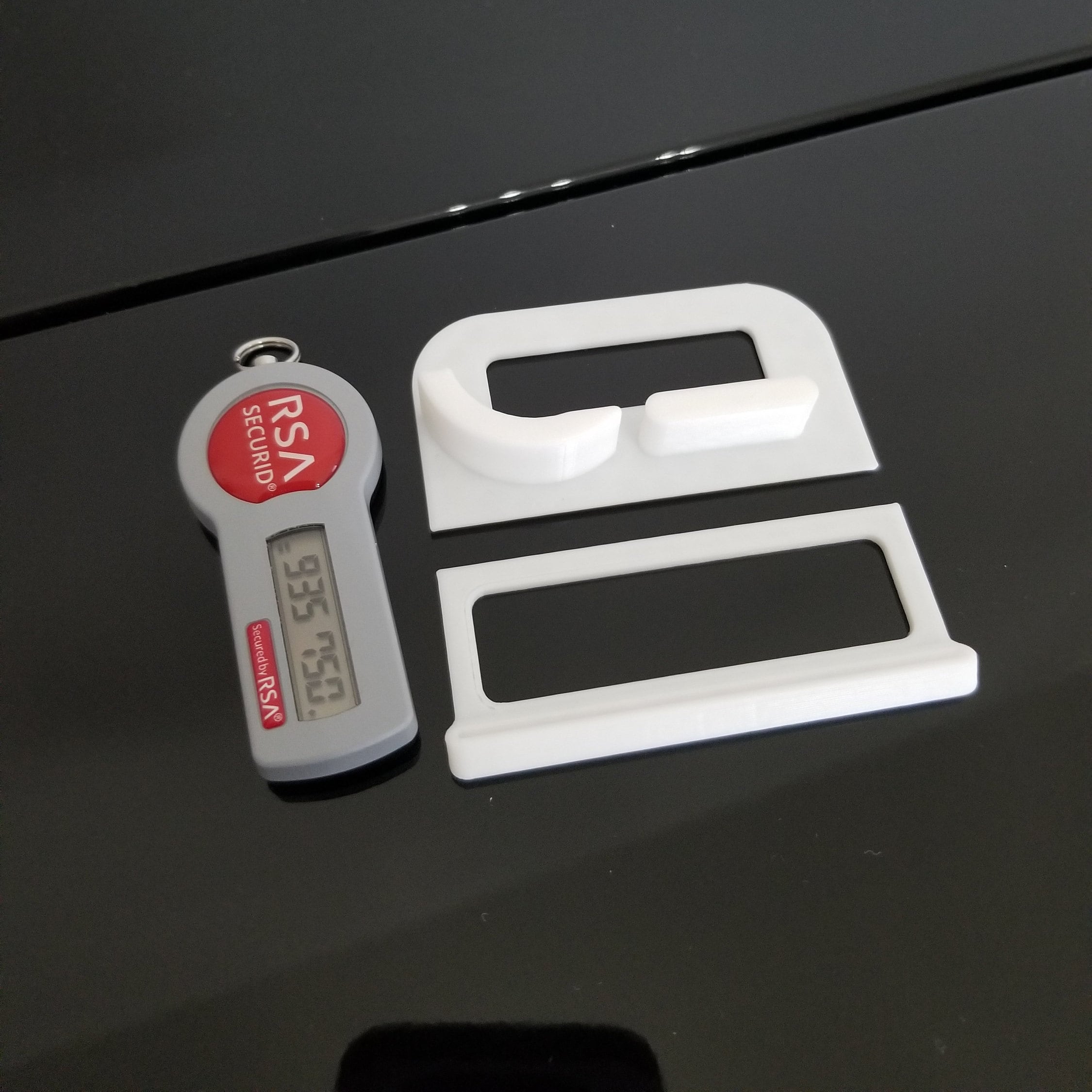 Desktop RSA holder: Low profile token holder; keep your workspace neat ...