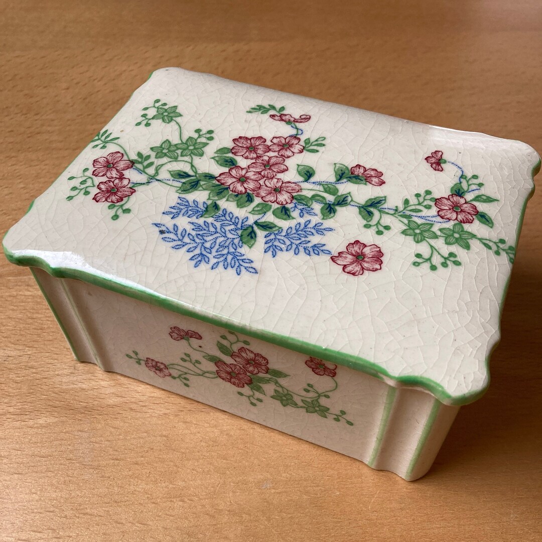 Vintage Posies Trinket Box, Super Sweet Floral Design, Scalloped Lid ...