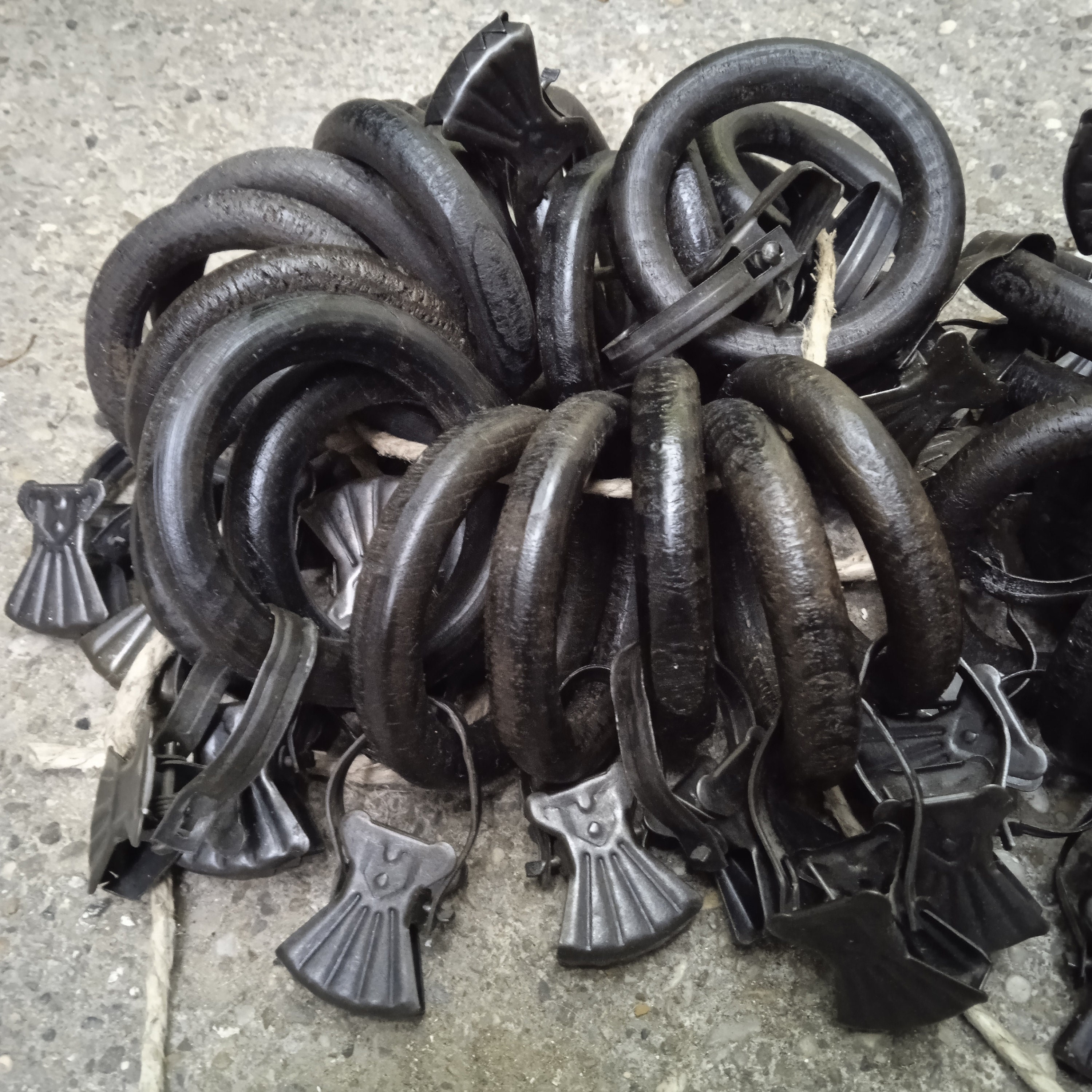 20 Piece 2 Wood Curtain Rings With Metal Clips in Black Finish, Vintage ...