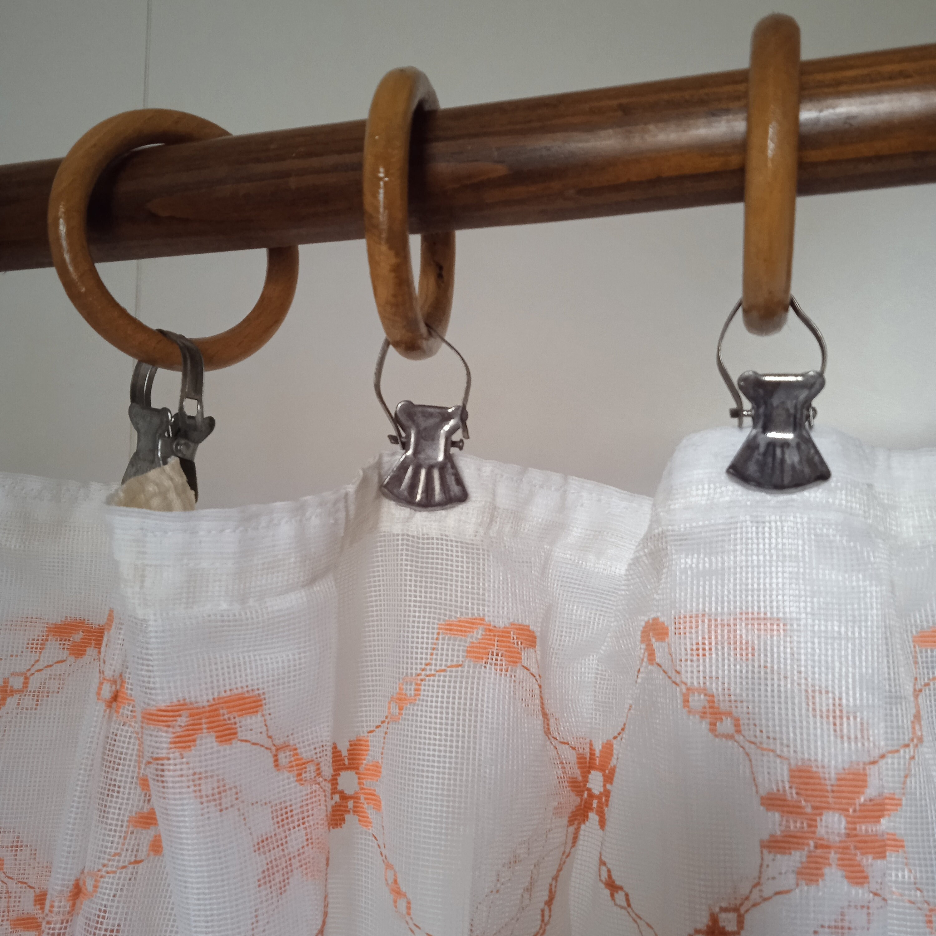 Set of 18 Wood Curtain Rings With Clips Vintage Curtain - Etsy